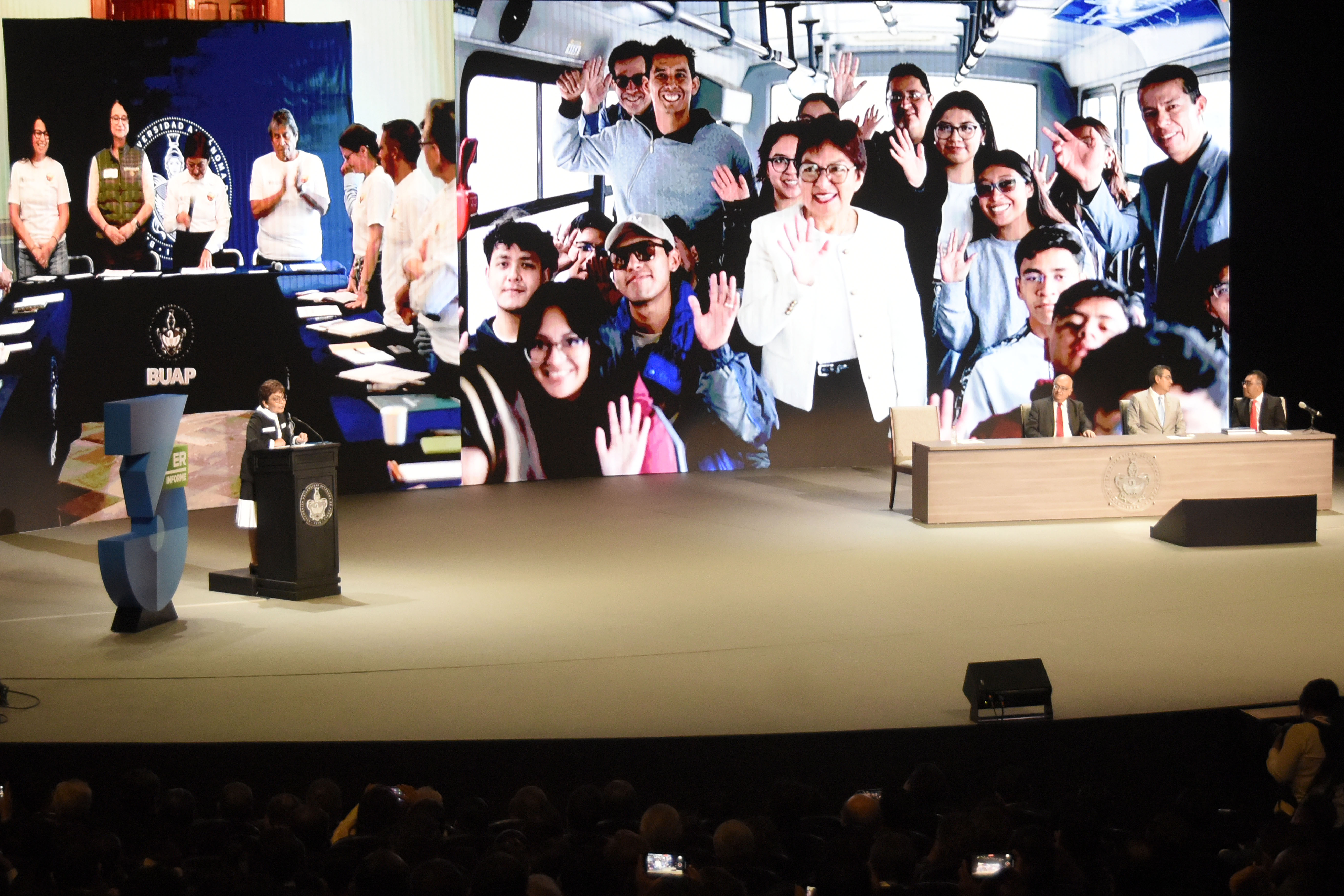 Juntos caminamos con pasos firmes, asegura la Rectora Lilia Cedillo al rendir su Tercer Informe ...